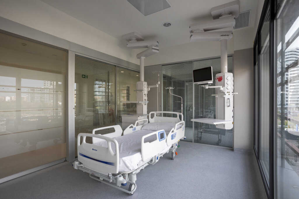 El Hospital Vithas Valencia Turia apuesta por una innovadora UCI con ...